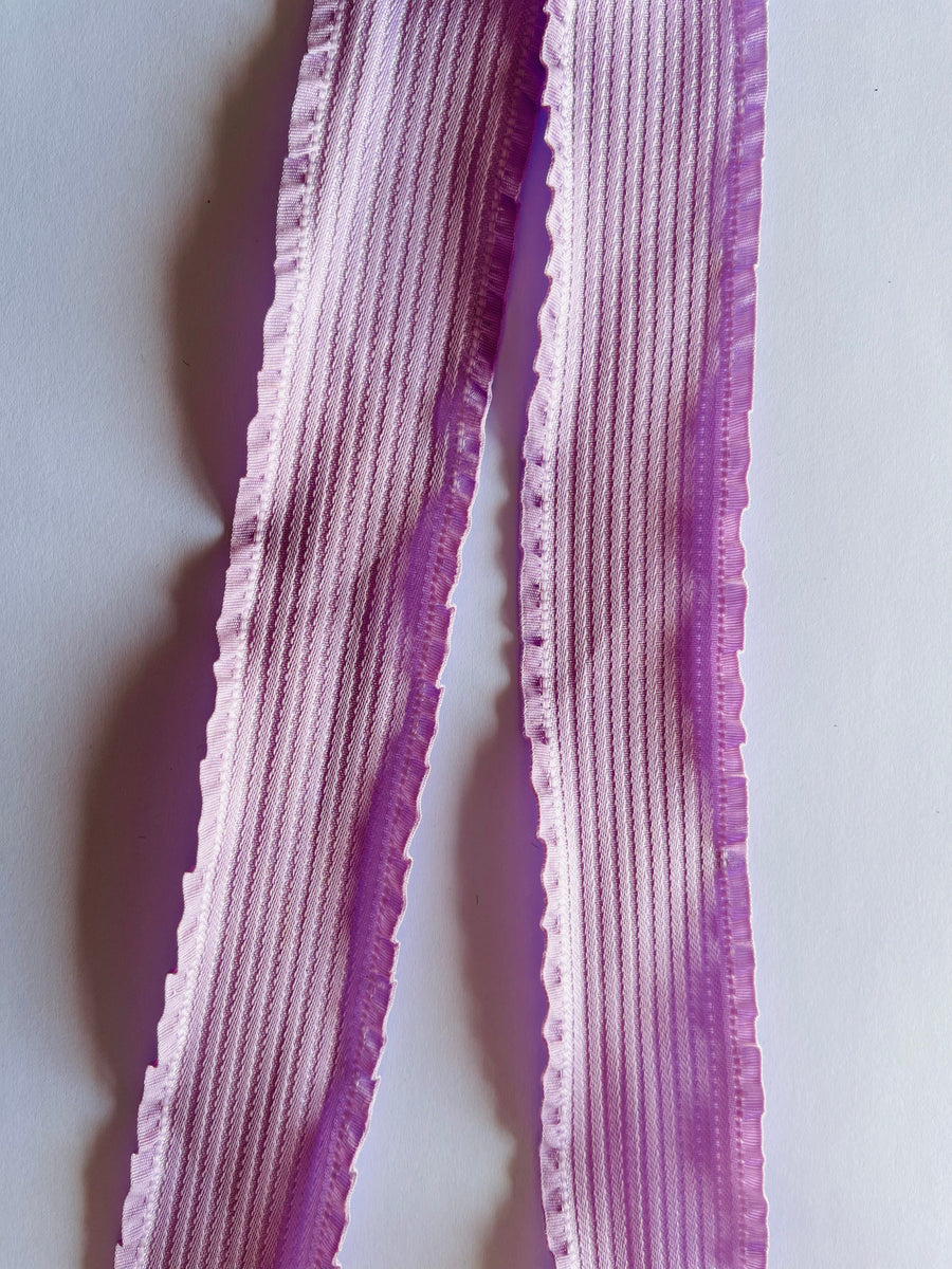 LISTÓN LÍNEAS Y ONDAS LILA 3.8 CMS – CREATUMONO